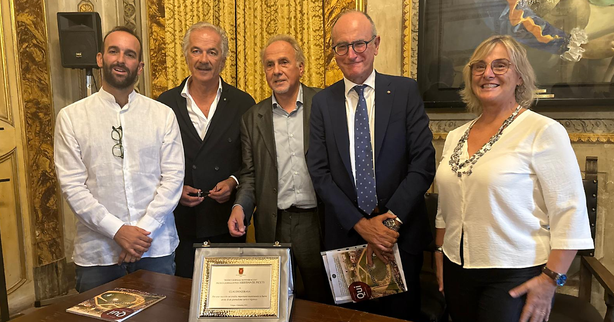 Foligno, consegnato al direttore de Il Foglio Claudio Cerasa il premio ...