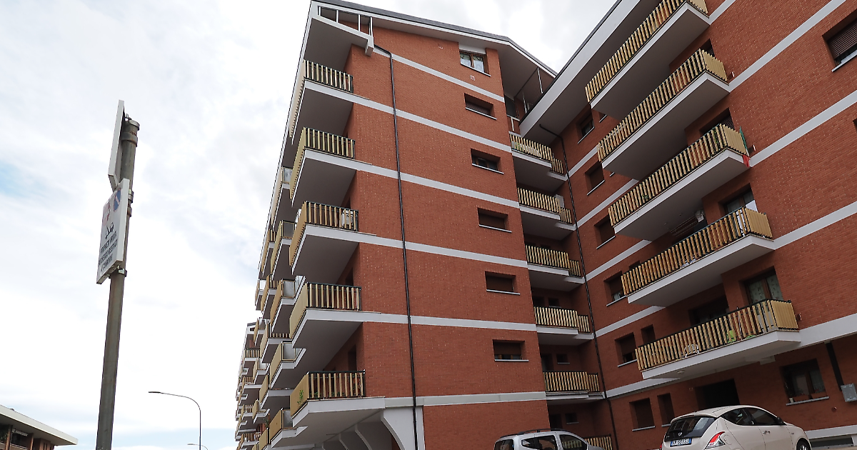 Morta una donna di 33 anni caduta da un palazzo a Perugia. La tragedia ...