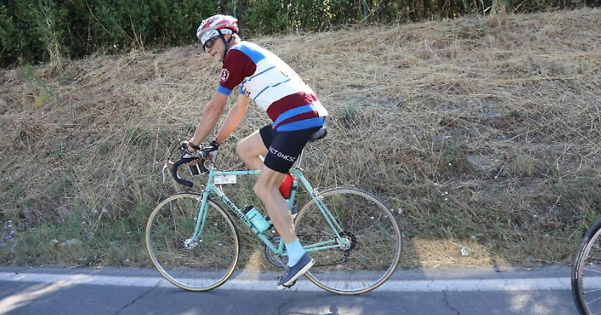 Chi era Maurizio Lovari, ciclista di 72 anni morto a Passignano in un ...
