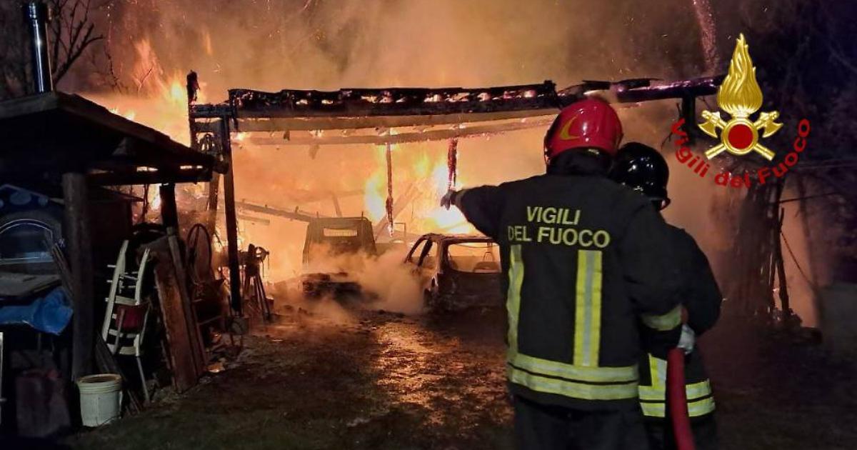 Bevagna, fiamme in una azienda agricola: sul posto 5 mezzi dei vigili del fuoco - Corriere dell ...