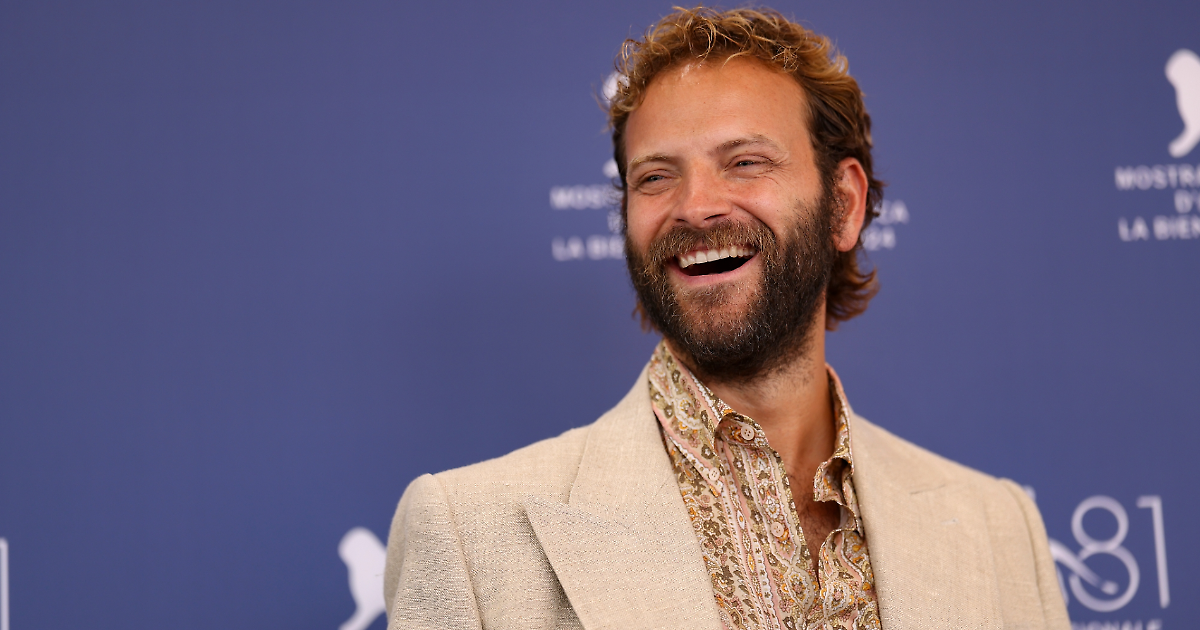 Alessandro Borghi e la prima volta con la droga. L'attore si racconta ...