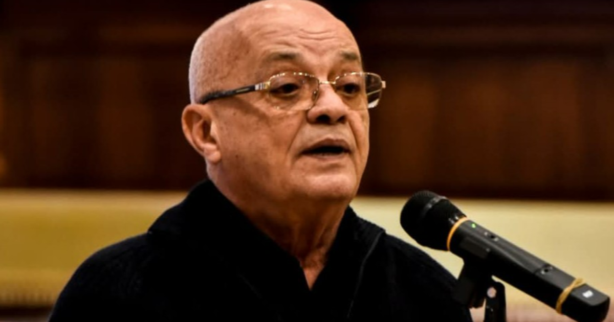 Parroco rientra a casa e mette in fuga i ladri: "Non ho niente di ...