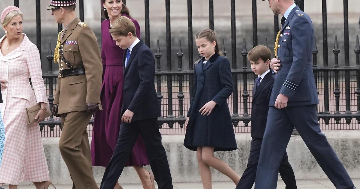 George, Charlotte e Louis: il futuro della Corona sfila sotto gli occhi ...