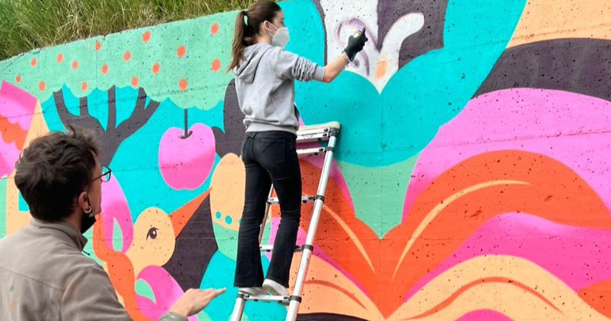 Giovani artisti trasformano il borgo e realizzano un murale di 20 metri ...