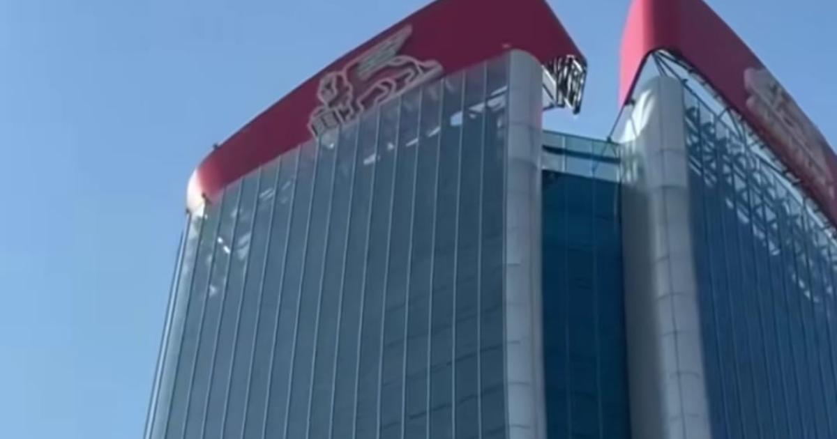 City Life, collassa l'insegna di Generali. "Messa in totale sicurezza ...