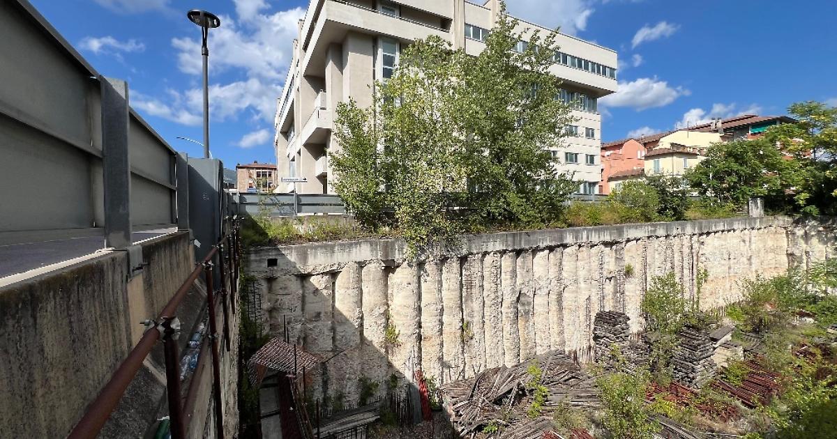 Terni, da oltre 15 anni la maxi buca in corso del Popolo: il Comune ...