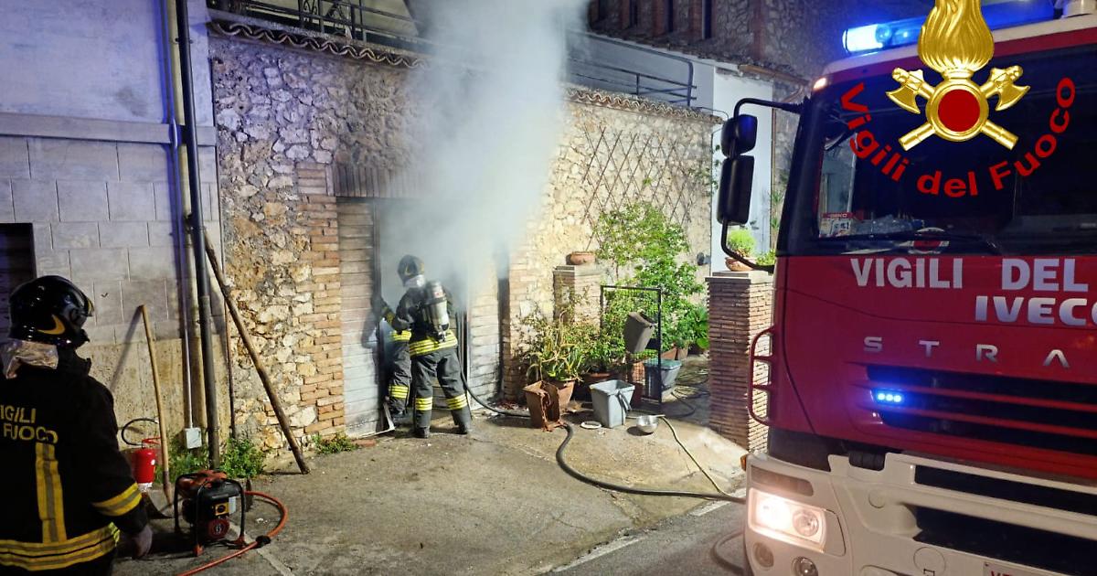 Incendio divora un minimarket a Calvi dell'Umbria. Le fiamme divampate nella notte - Corriere ...