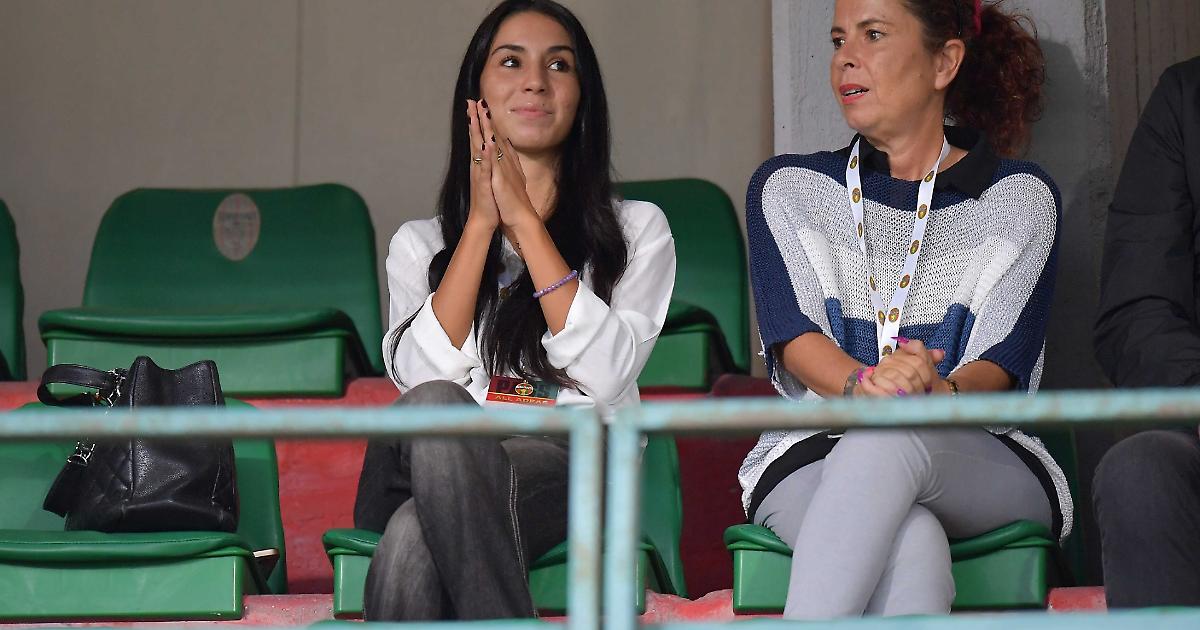 Claudia Rizzo al Liberati per seguire la Ternana: ecco le foto dell'arrivo in tribuna - Corriere ...