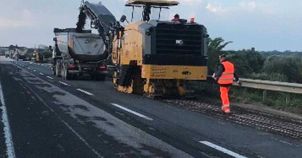 Strade senza buche: l'asfalto autoriparante rivoluziona la manutenzione ...