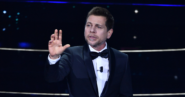 Claudio Gioè, chi è il volto di Mike Bongiorno nella fiction Rai: anni ...