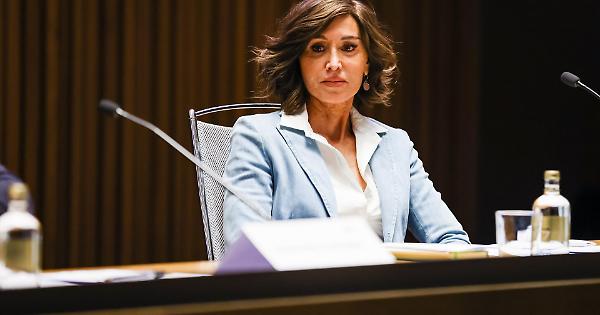 Il ministro Anna Maria Bernini in visita al Cnr-Iret il 13 novembre ...