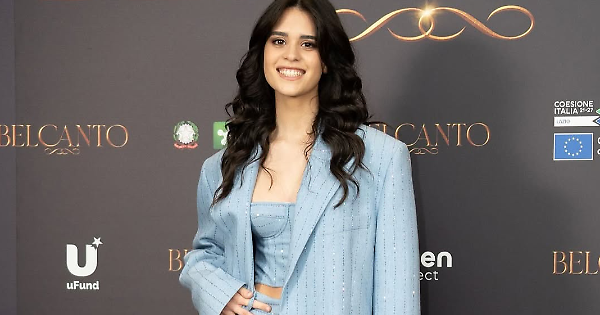 Adriana Savarese, chi è l'attrice che interpreta Carolina in Belcanto ...