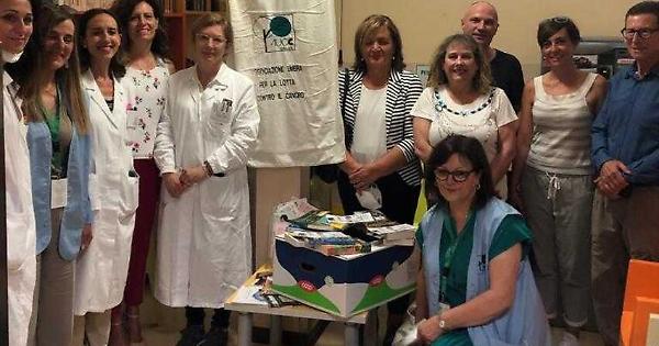Donati libri al reparto di oncologia di Assisi - Corriere dell'Umbria