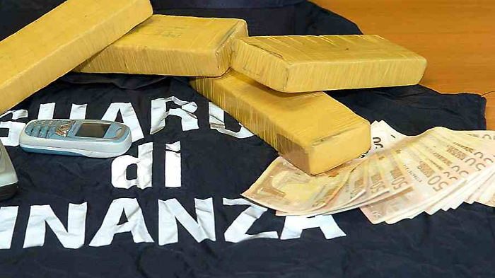 "Dobbiamo smerciare un chilo al mese". Proseguono gli interrogatori ...