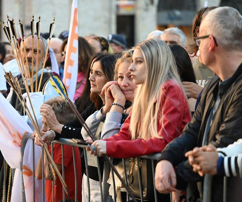 Perugia 1416, il tiro con l'arco e l'ingresso di Braccio Fortebracci ...